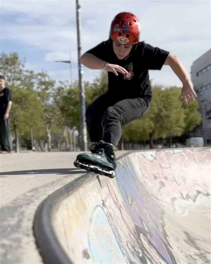 Jak robić triki na rolkach? Przeczytaj nasz poradnik! | Sklep ...